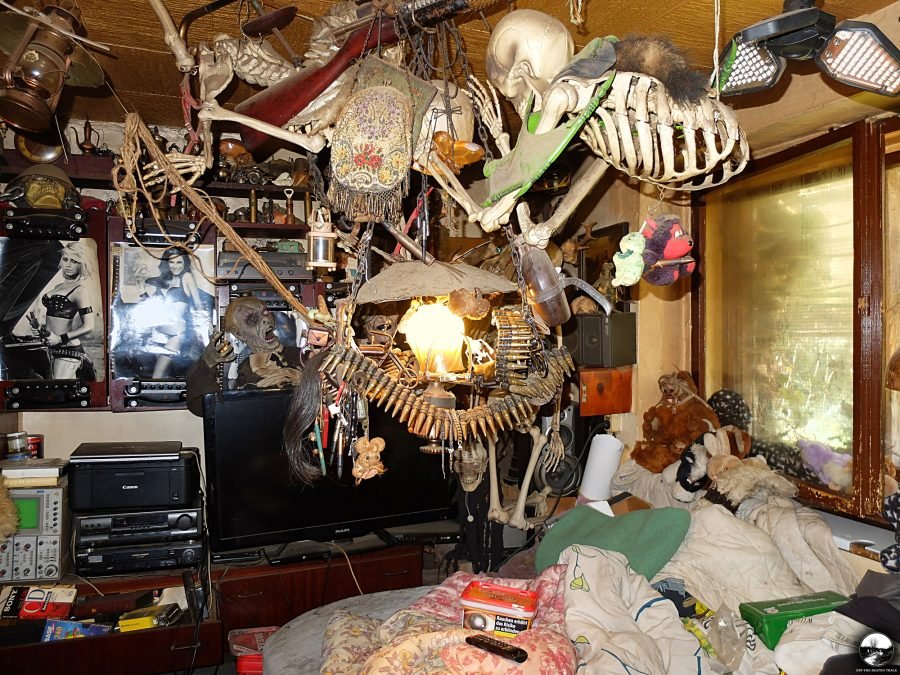 Skeletons, Skeletons Everywhere. A Visit of the Creepy House [Germany ...