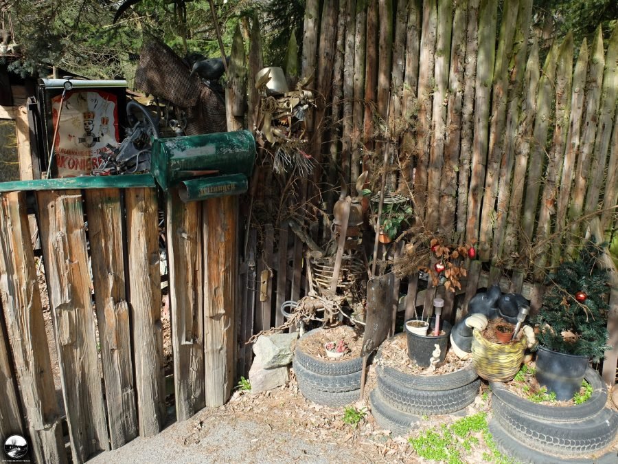 Skeletons, Skeletons Everywhere. A Visit of the Creepy House [Germany ...