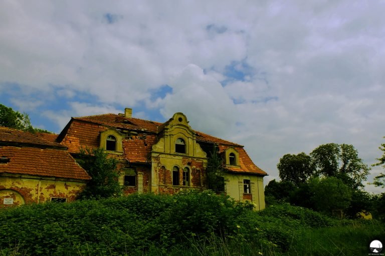The Abandoned von Zobeltitz Palace [Glinka, Poland] - Off the Beaten Track