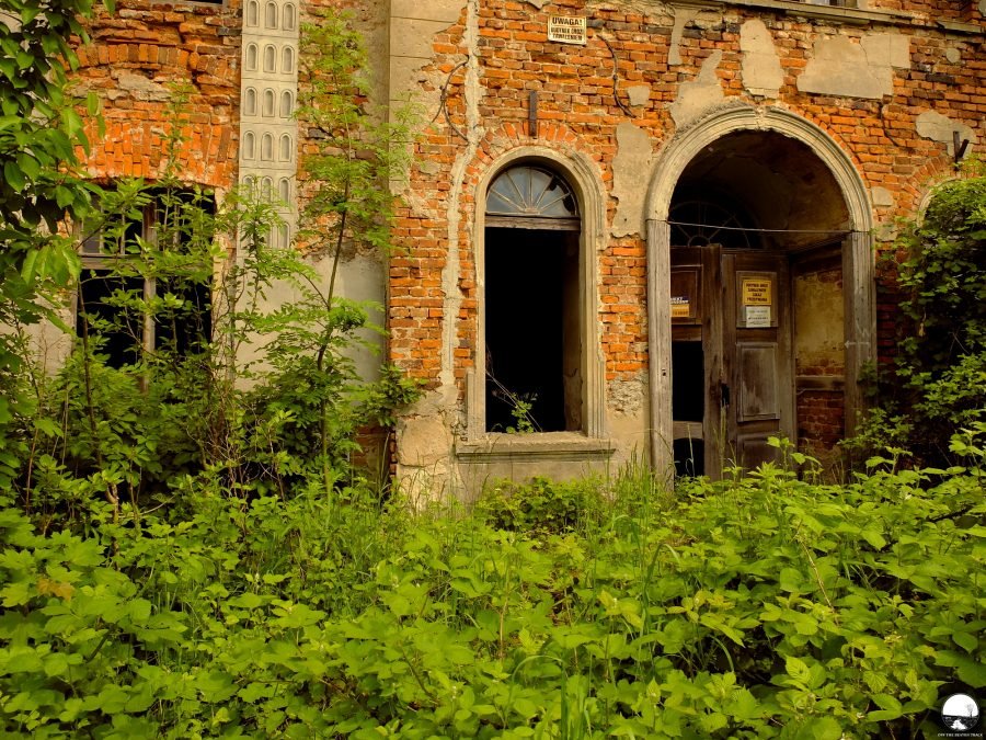 The Abandoned von Zobeltitz Palace [Glinka, Poland] - Off the Beaten Track