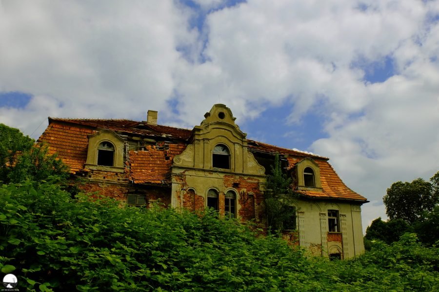 The Abandoned von Zobeltitz Palace [Glinka, Poland] - Off the Beaten Track