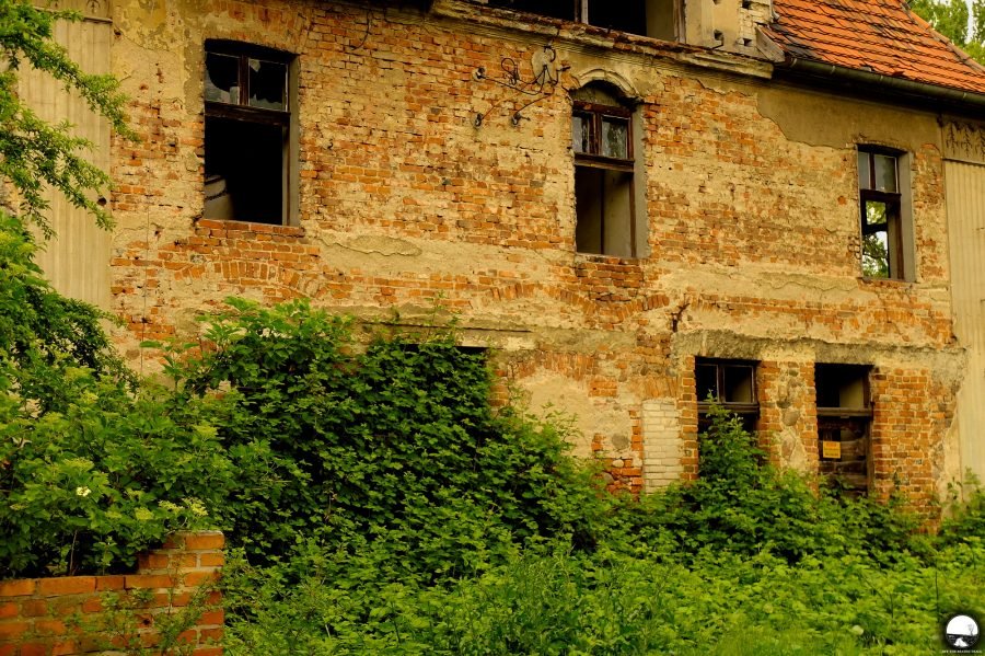 The Abandoned von Zobeltitz Palace [Glinka, Poland] - Off the Beaten Track