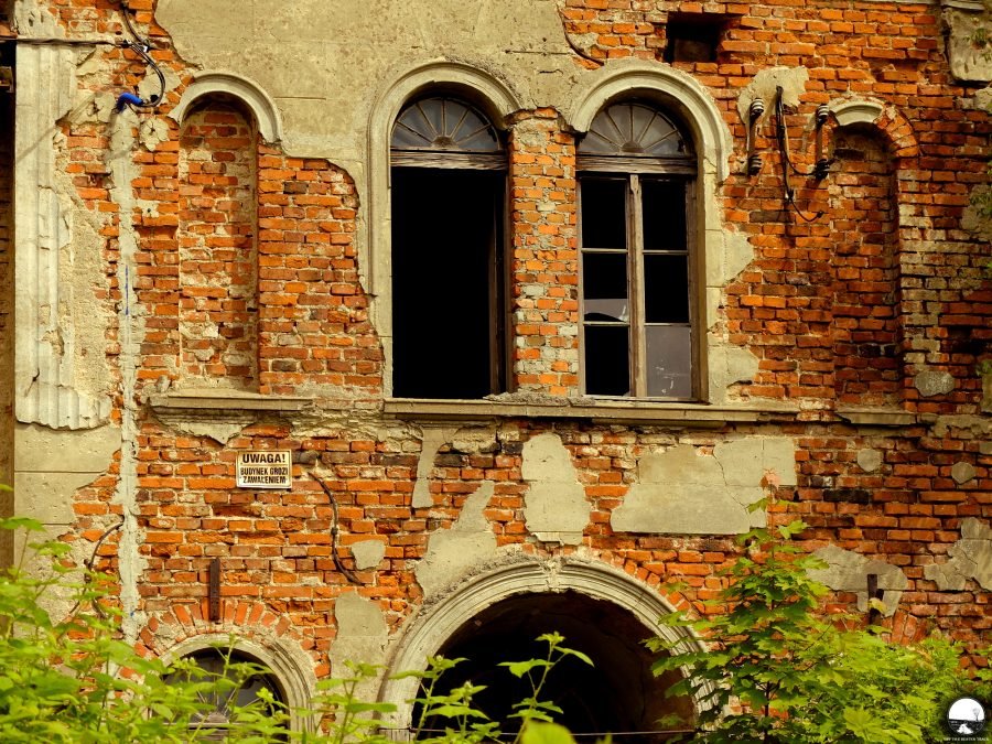 The Abandoned von Zobeltitz Palace [Glinka, Poland] - Off the Beaten Track