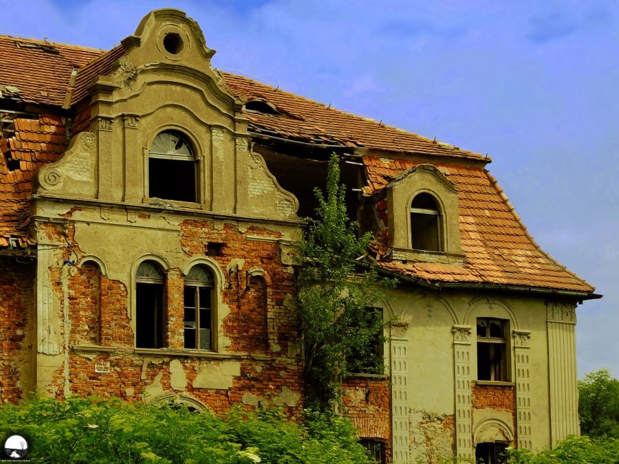 The Abandoned von Zobeltitz Palace [Glinka, Poland] - Off the Beaten Track