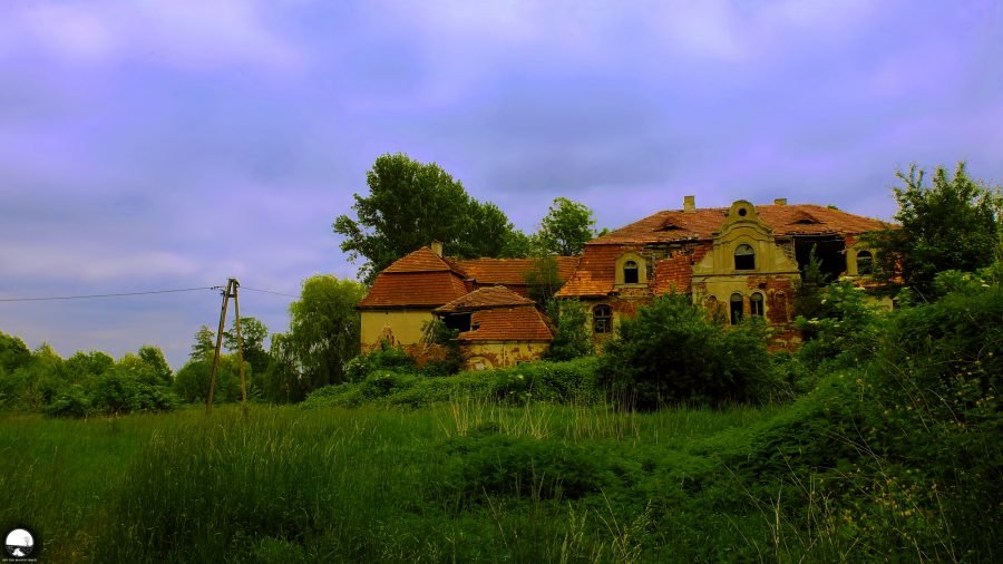 The Abandoned von Zobeltitz Palace [Glinka, Poland] - Off the Beaten Track