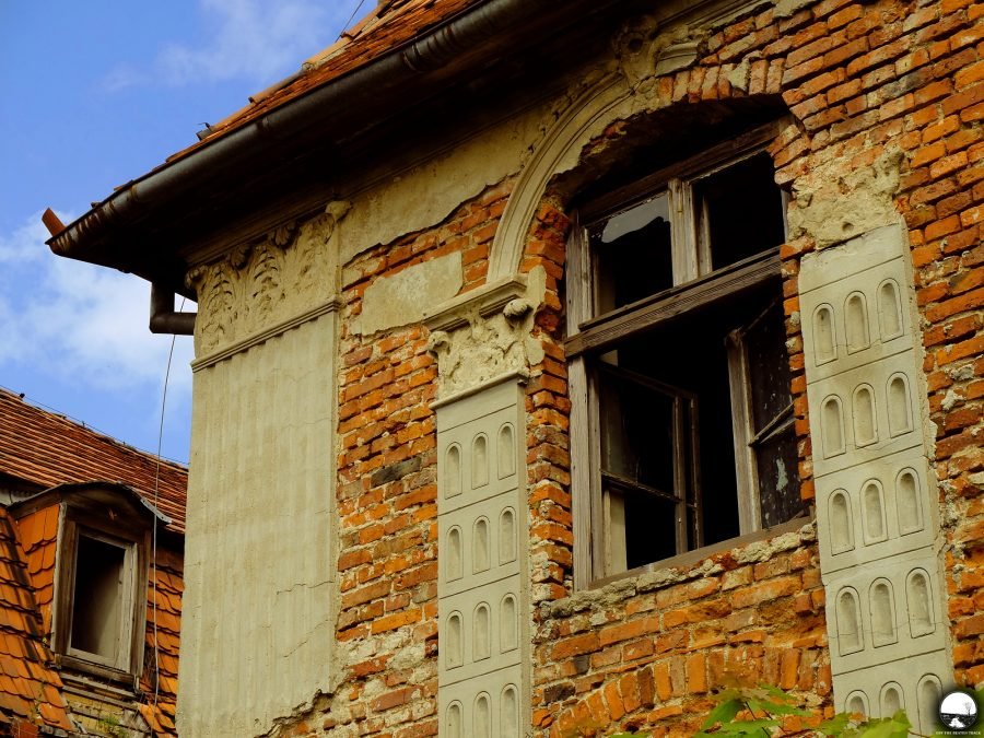 The Abandoned von Zobeltitz Palace [Glinka, Poland] - Off the Beaten Track