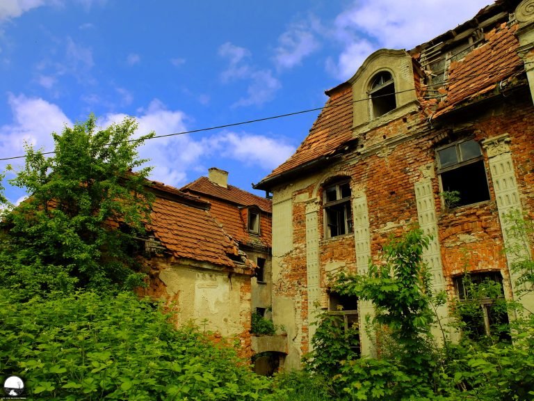 The Abandoned von Zobeltitz Palace [Glinka, Poland] - Off the Beaten Track