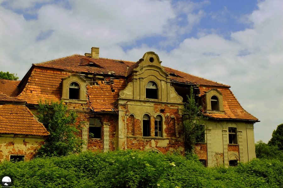 The Abandoned von Zobeltitz Palace [Glinka, Poland] - Off the Beaten Track