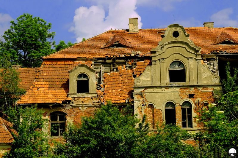 The Abandoned von Zobeltitz Palace [Glinka, Poland] - Off the Beaten Track