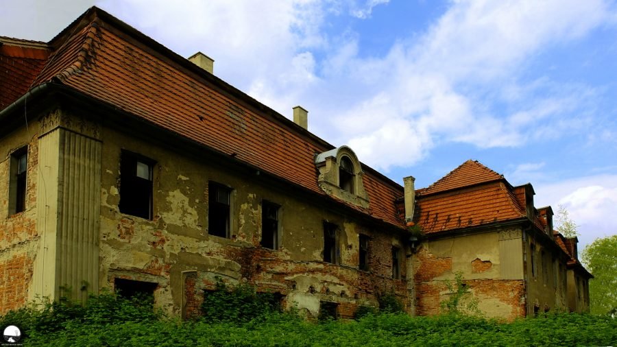 The Abandoned von Zobeltitz Palace [Glinka, Poland] - Off the Beaten Track