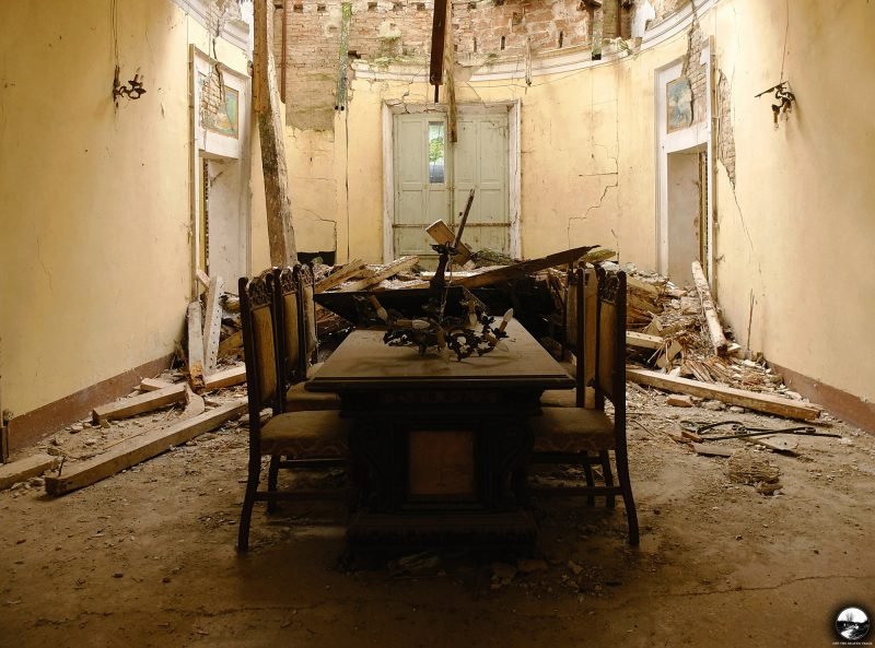 Under the Ceiling of the Sky. The Last Breath of a Decaying Villa ...
